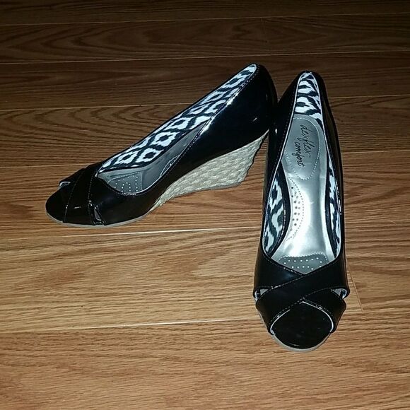 dexflex comfort | Shoes | Deflexcomfort Black Peep Toe Wedges Sz6 Nwot ...